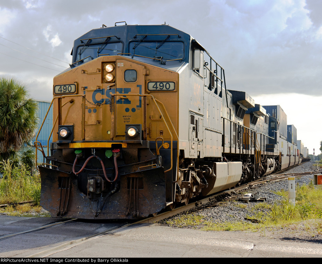 CSX 490 & 316 hauling intermodal train East at Orient Rd on A Line
